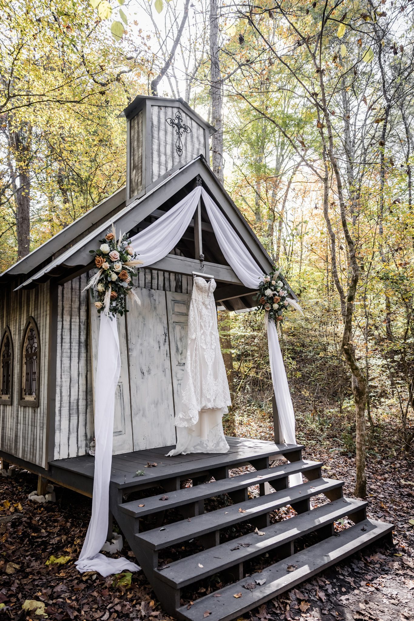 East Tennessee Fall Wedding - Mary Beth and Matt - Chapel in the Hollow