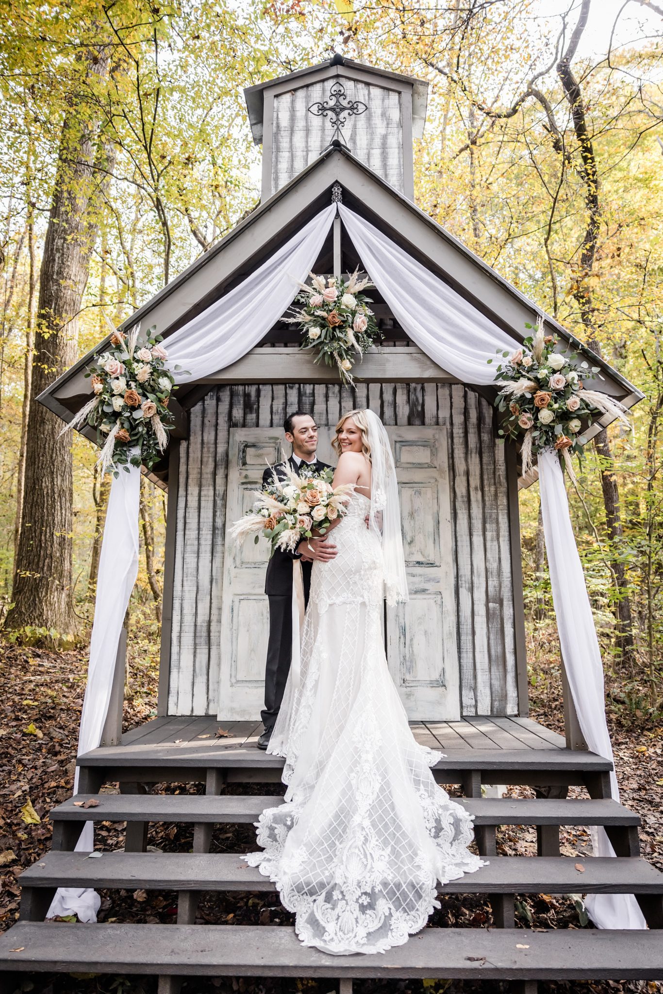 East Tennessee Fall Wedding - Mary Beth and Matt - Chapel in the Hollow
