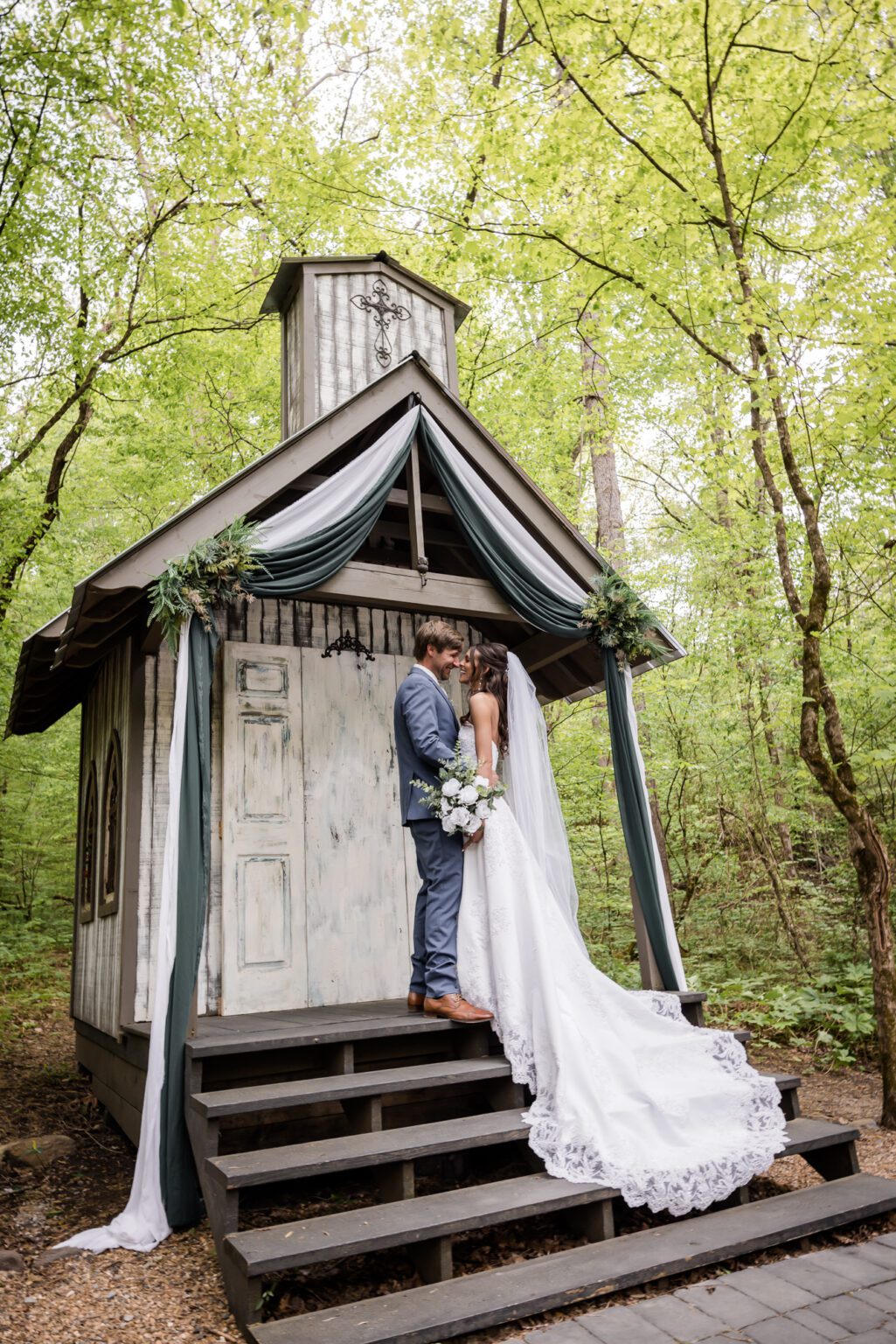 Midday Spring Micro Wedding - Rachel and Eric - Chapel in the Hollow