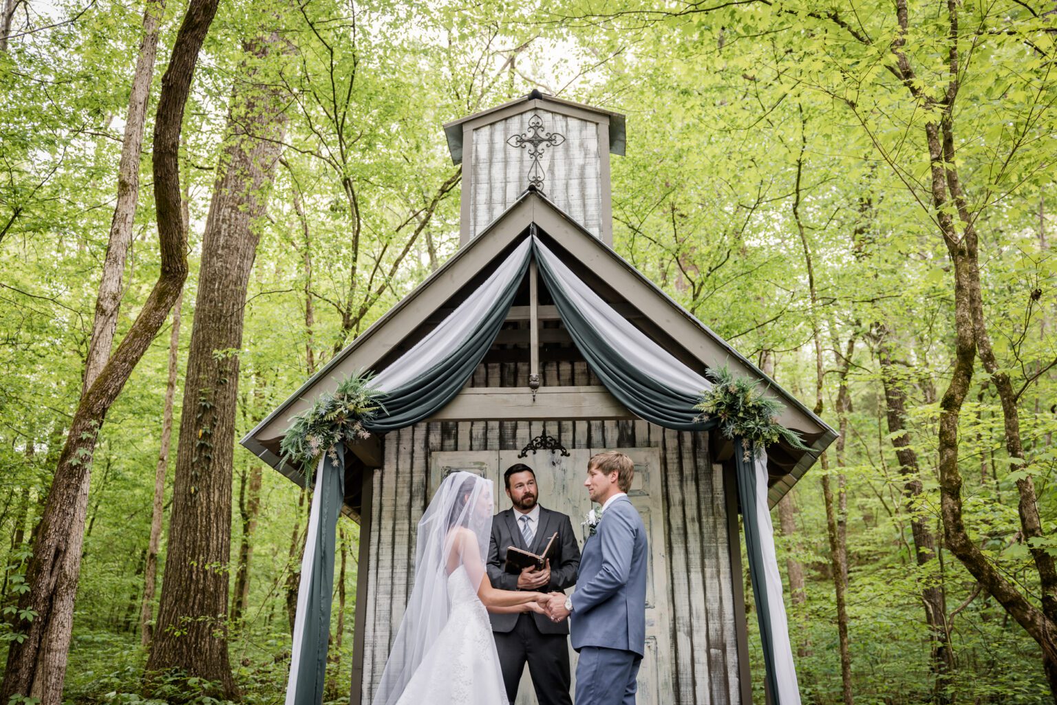 Midday Spring Micro Wedding - Rachel and Eric - Chapel in the Hollow