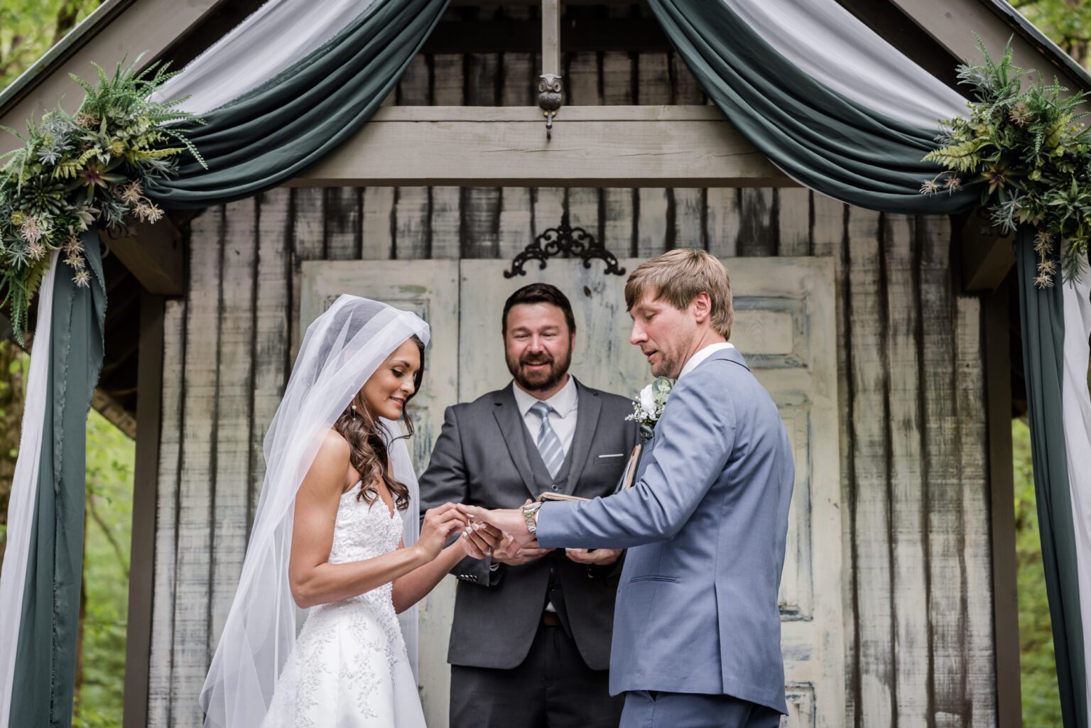 Midday Spring Micro Wedding - Rachel and Eric - Chapel in the Hollow