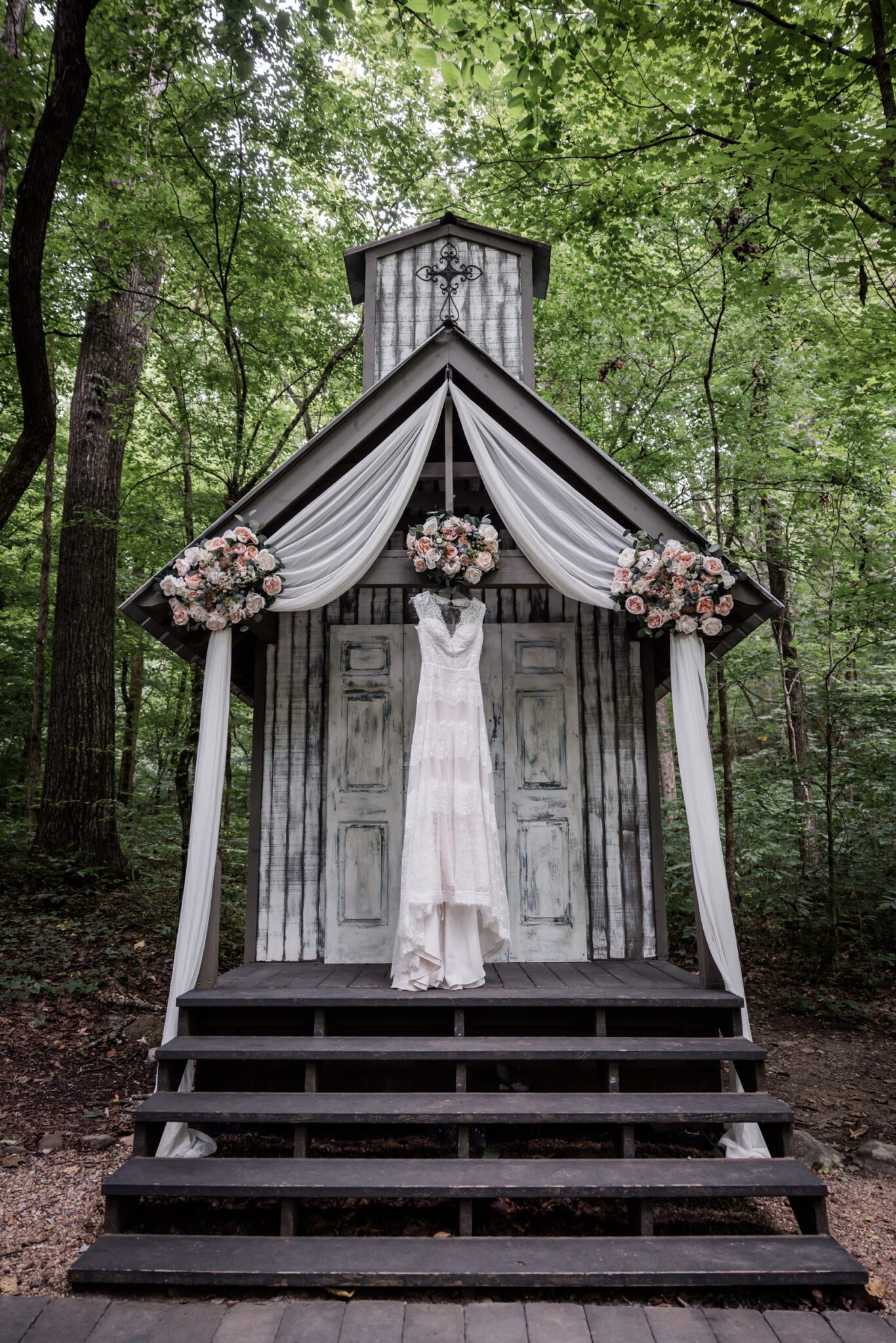 July Summer Wedding - Ashley and Kyle - Chapel in the Hollow