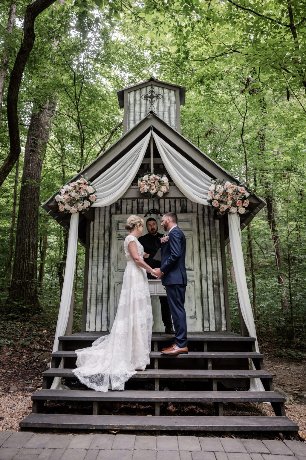 July Summer Wedding - Ashley and Kyle - Chapel in the Hollow