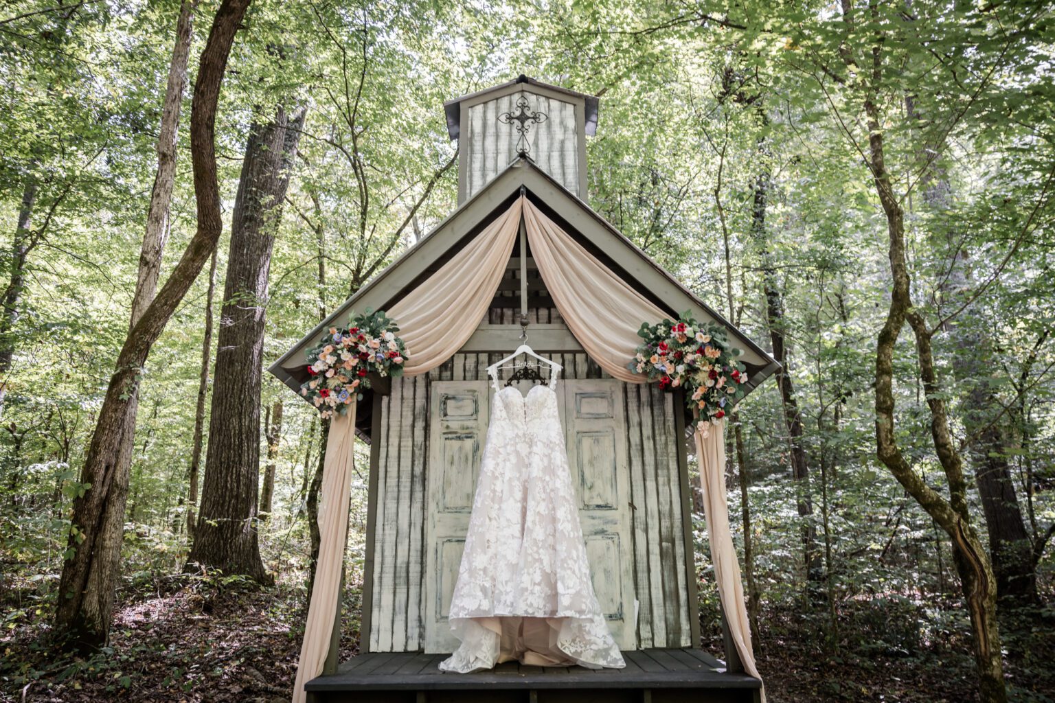 Magical Micro Wedding - Rachel and Jeffrey - Chapel in the Hollow